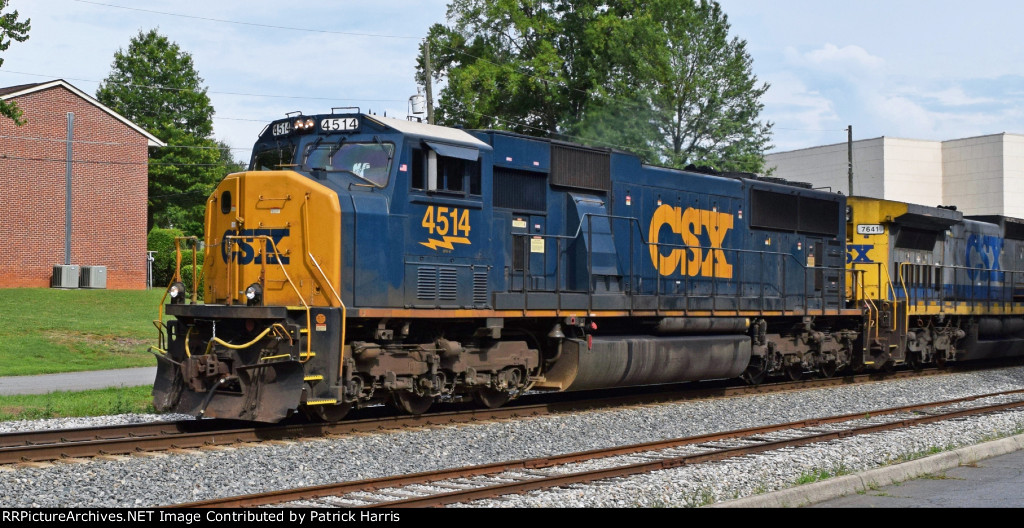 CSX 4514 X-CSX 714 SD70MAC and CSX 7641 C40-8 bring a manifest north through Cartersville GA 5 ...